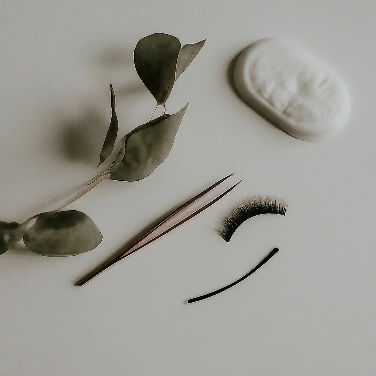 12 Safe Ways to Remove Eyelash Extensions at Home Using Adhesive ...